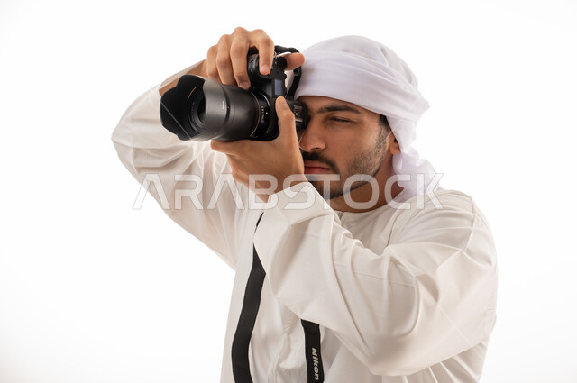 Portrait of an Arab Emirati Gulf man in traditional Emirati dress ...