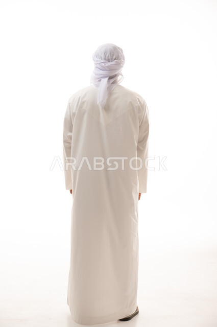 Portrait from the back of an Arab Emirati man wearing traditional ...