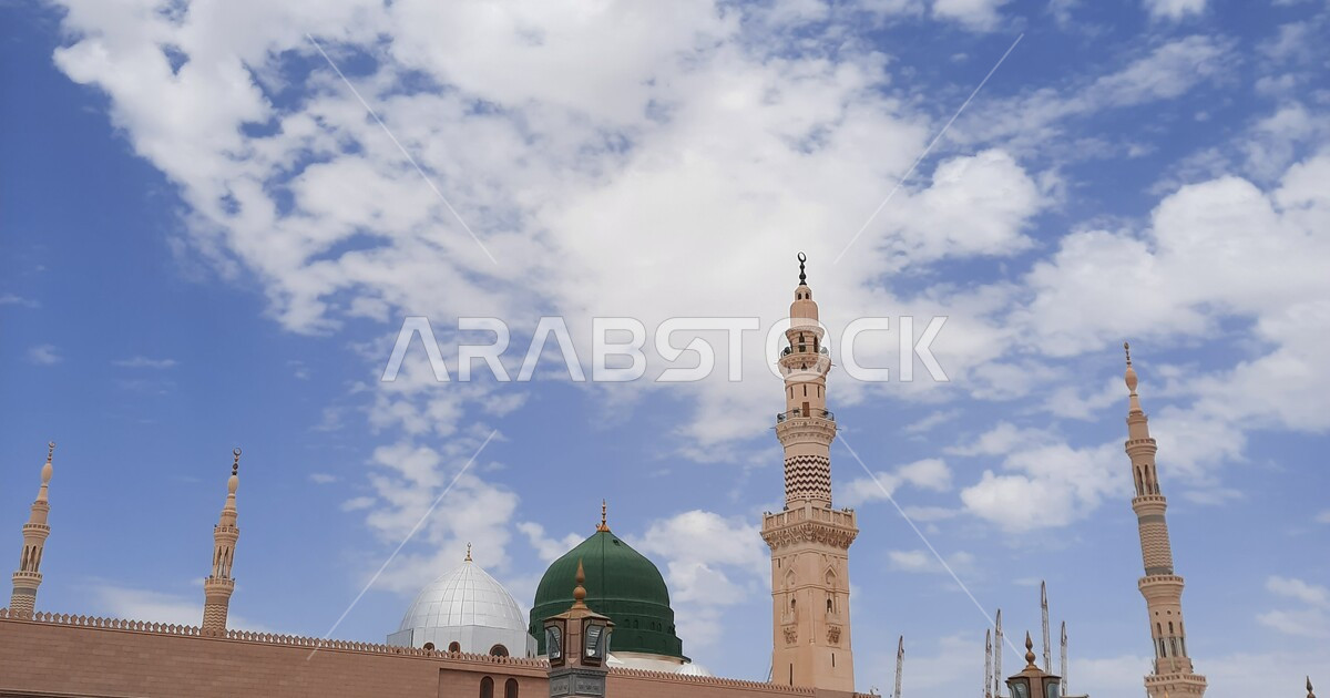 The Noble Prophet’s Mosque in Medina, Saudi Arabia, Islamic holy places ...