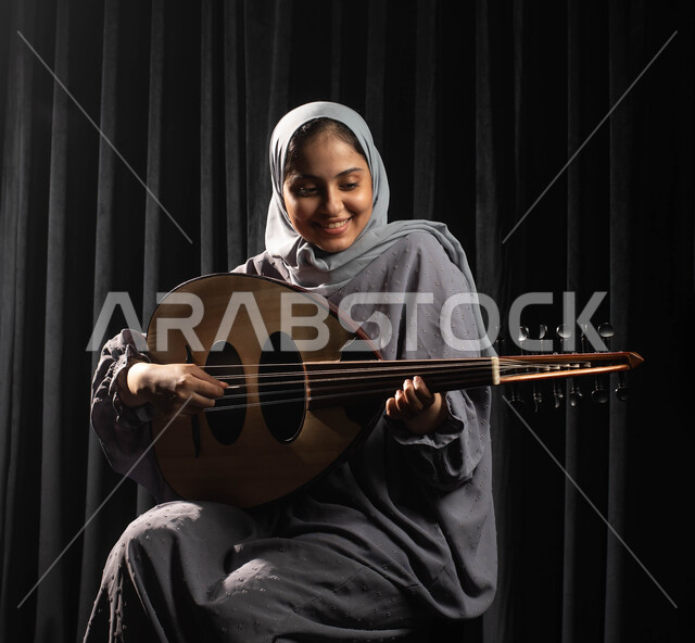Musical artistic talents, a veiled Saudi Arabian Gulf musician ...