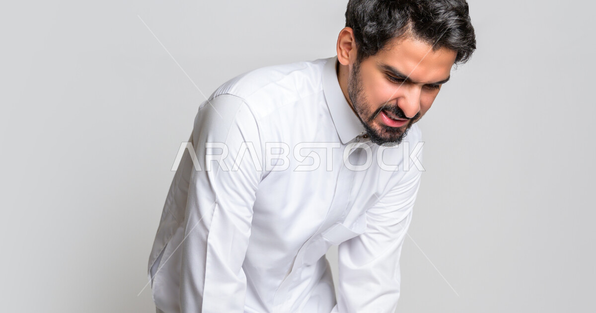 Portrait of a Saudi Arabian Gulf man wearing the Saudi dress, facial ...