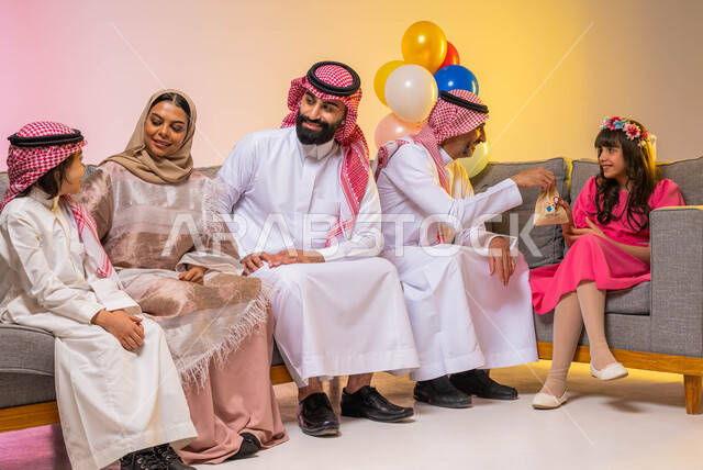 Presentation of Qerqi’an and Eid distributions, facial gestures ...