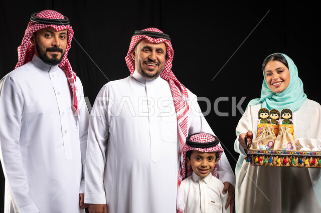 Portrait of a Saudi Arabian Gulf family dressed in Saudi traditional ...