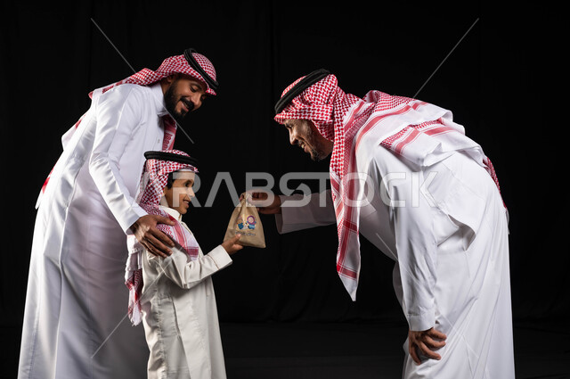 Presenting Eidiya to children, a picture of a Saudi Gulf family dressed ...