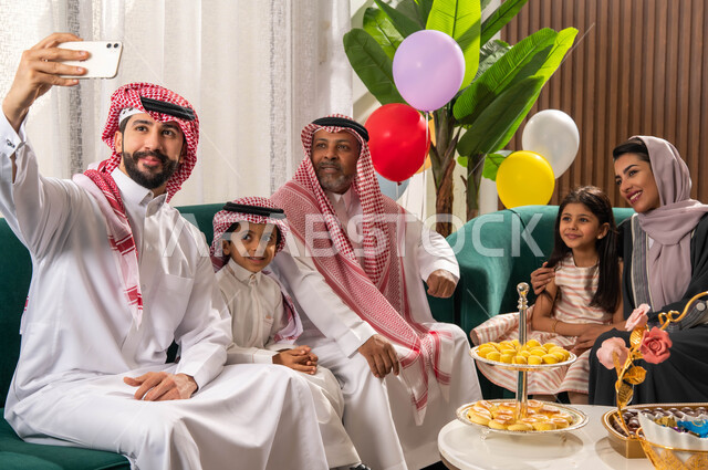 Taking memorial photos via mobile phone, a family gathering of a Saudi ...