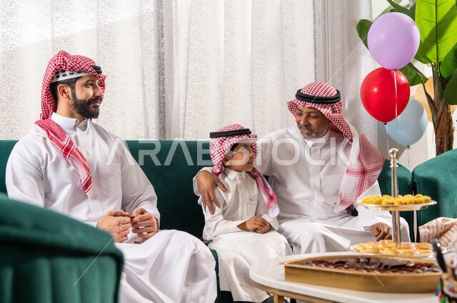 Hanging out and laughing with the family, the atmosphere of Eid in the ...