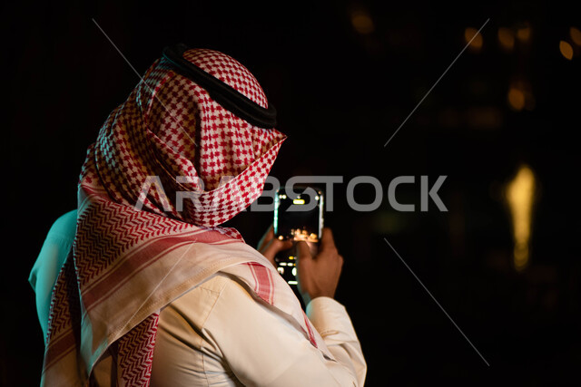 A picture from the back of a Saudi Arabian Gulf man in traditional ...