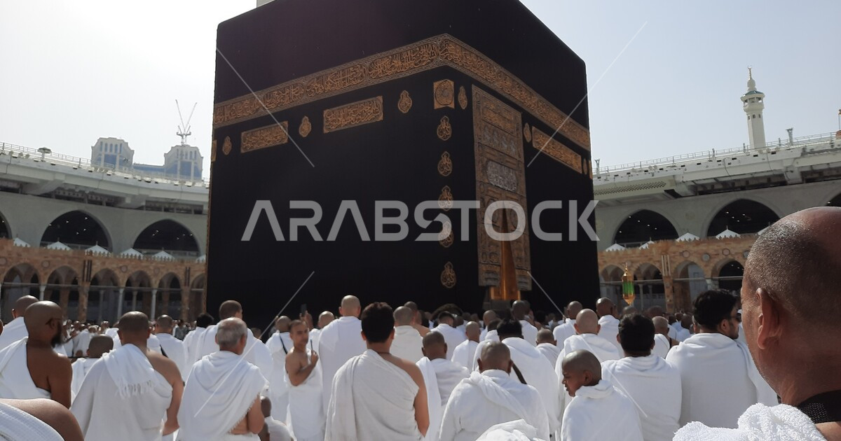 Pilgrims of the Sacred House of God circumambulate the Holy Kaaba ...