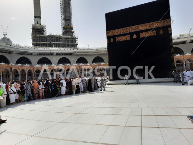 Cleaners cleaning the Great Mosque of Mecca, pilgrims of the Sacred ...