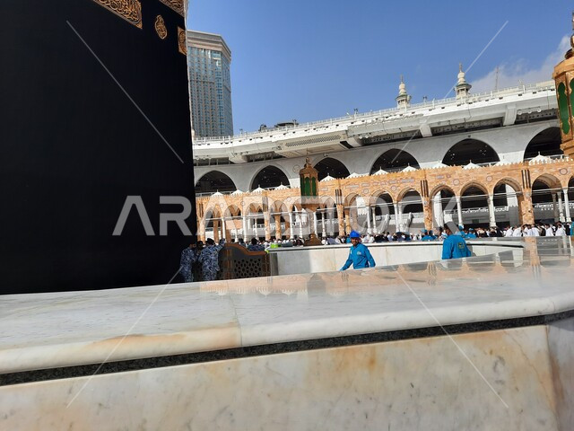 Pilgrims and Muslims in the courtyards of the Grand Mosque in Mecca ...