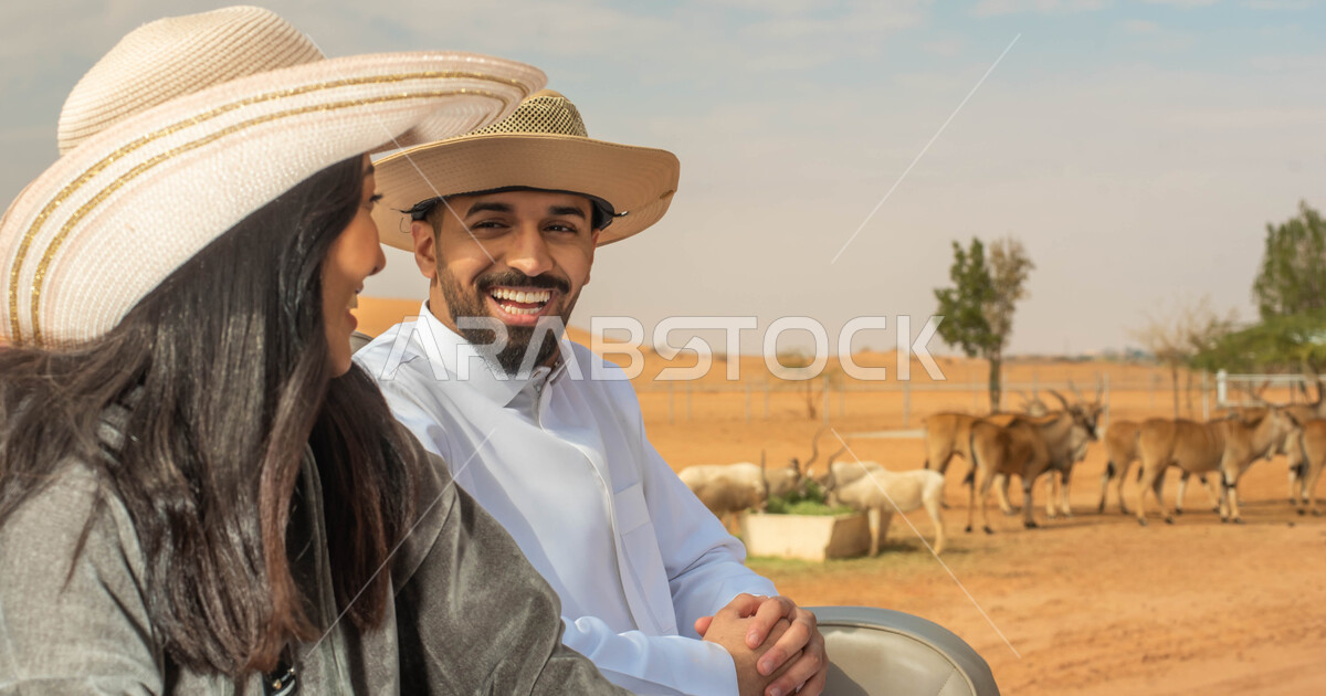 ايماءات وجه تدل على السعادة و الاستمتاع, قضاء أوقات ممتعة في المحمية الطبيعية , زوجان عربيان ...