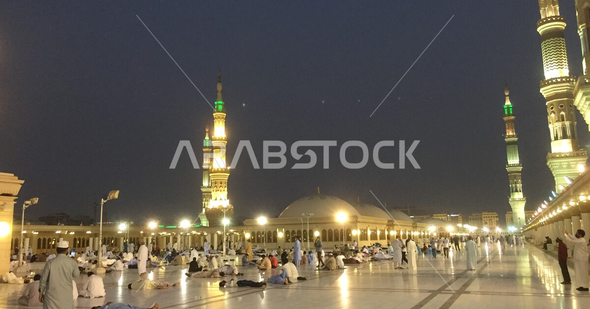 Islamic religious landmarks, the courtyard of the Prophet's Mosque in ...