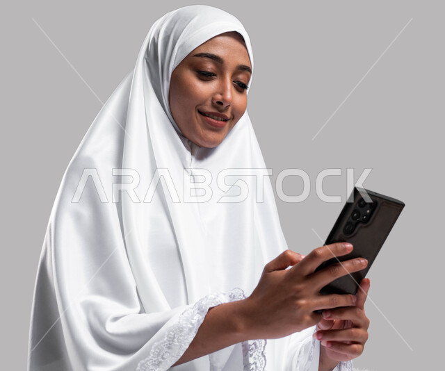 Using mobile applications, a portrait of a Saudi Arabian Gulf Muslim ...