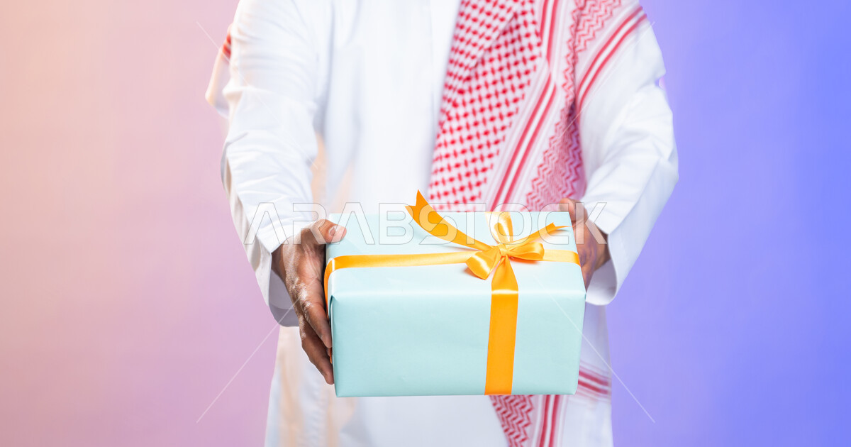 Portrait of a young Arab Saudi Gulf man wearing the traditional Saudi ...