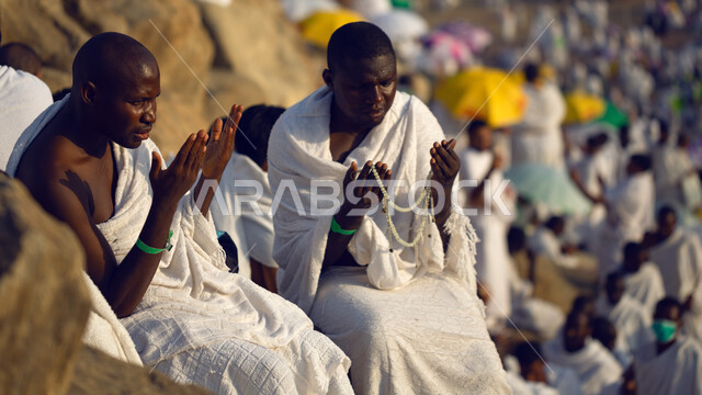Pilgrims of the Sacred House of God wear the Ihram garments and stand ...