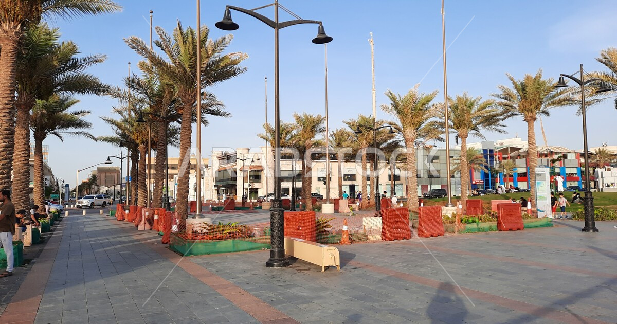 Walkways in public parks, famous tourist attractions and places ...