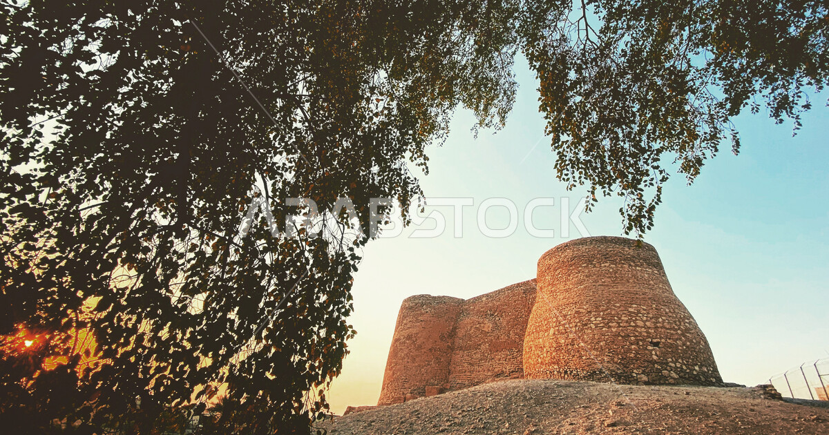 Tarut Castle in the Al-Dirah neighborhood in Al-Qatif, the fortress of ...