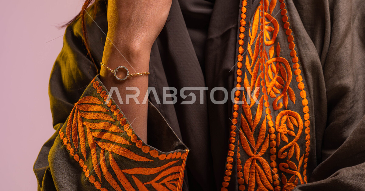 الإهتمام بالموضة والجمال والأناقة، بورتريه مقرب لإمرأة عربية سعودية ...