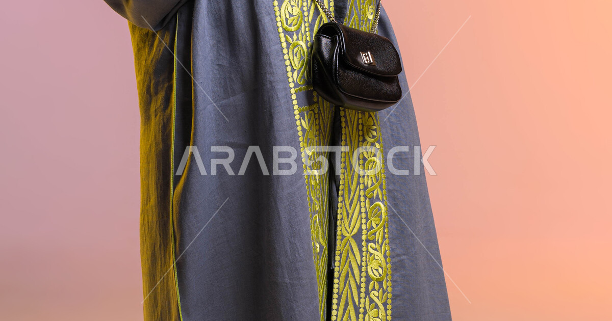Modern Gulf women's abayas, wearing a contemporary black leather bag ...