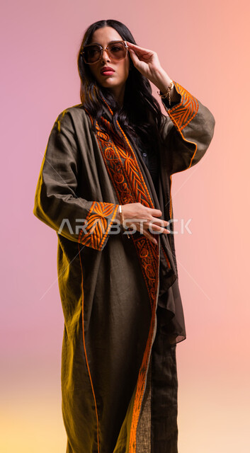 Professionalism in fashion show, following the latest fashion and ...
