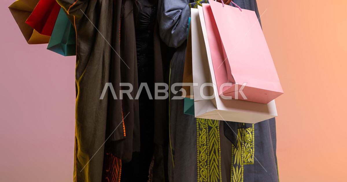 عباءات خليجيه نسائيه عصريه، بورتريه لإمرأتان عربيتان خليجيتان سعوديتان ...