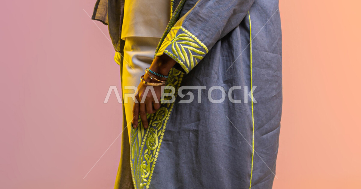Following fashion and fashion, models of contemporary Gulf women's ...