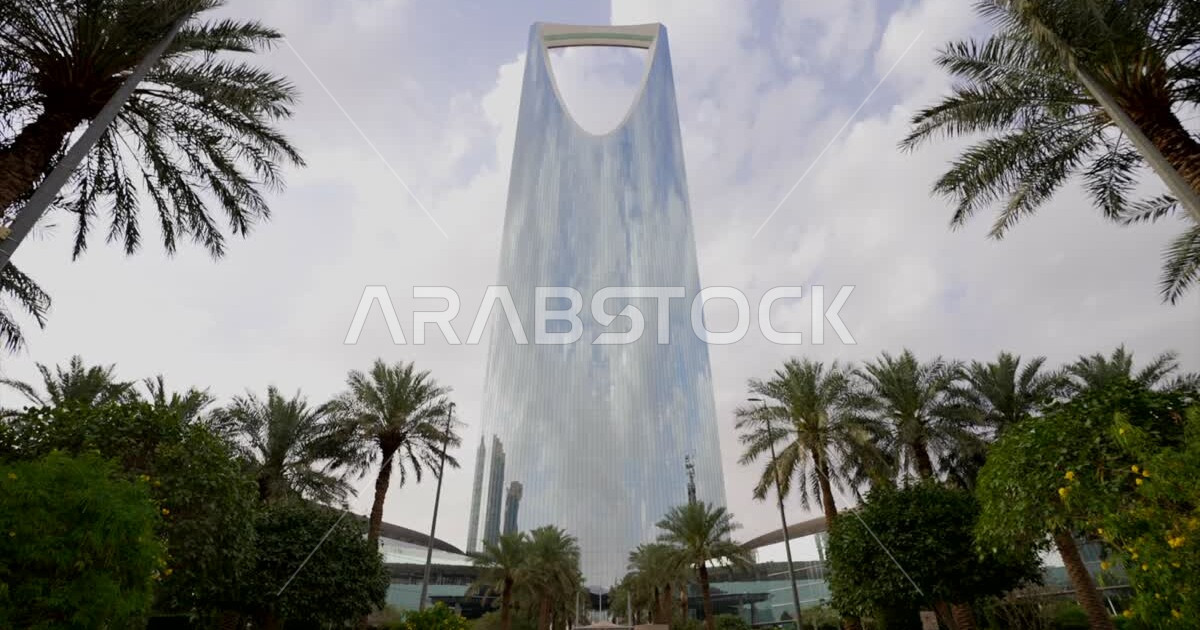 Green trees and plants, Kingdom Tower in Riyadh in the Kingdom of Saudi ...