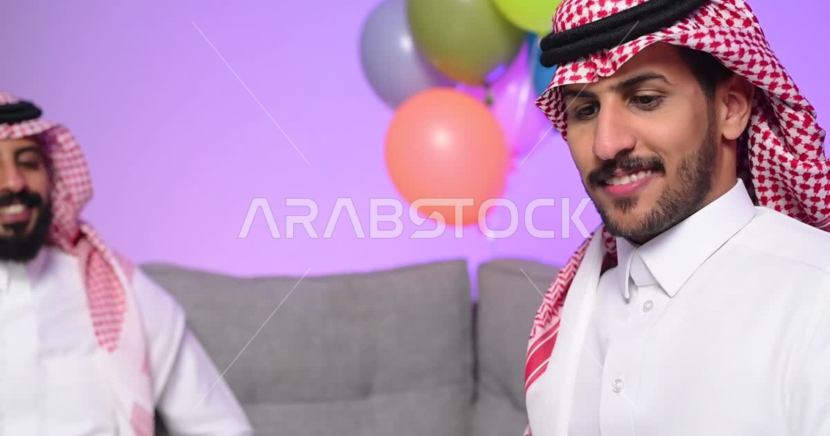 Two Saudi Arabian Gulf men dressed in traditional Saudi dress and ...