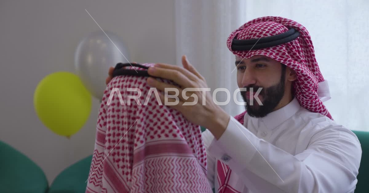 A young Saudi Arabian Gulf man wearing the traditional Saudi dress and ...