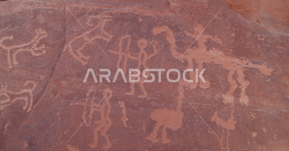 Photographing archaeological inscriptions, rock drawings on sandy rocks ...
