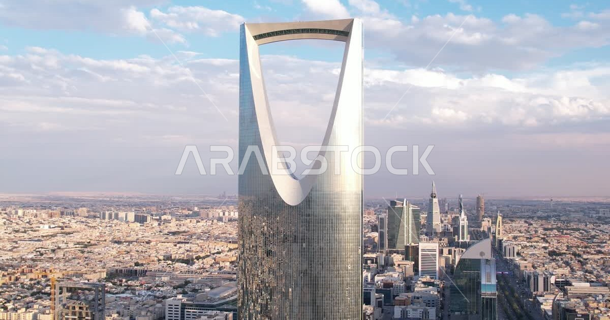 Kingdom Tower in Riyadh, Kingdom of Saudi Arabia, the architectural art ...