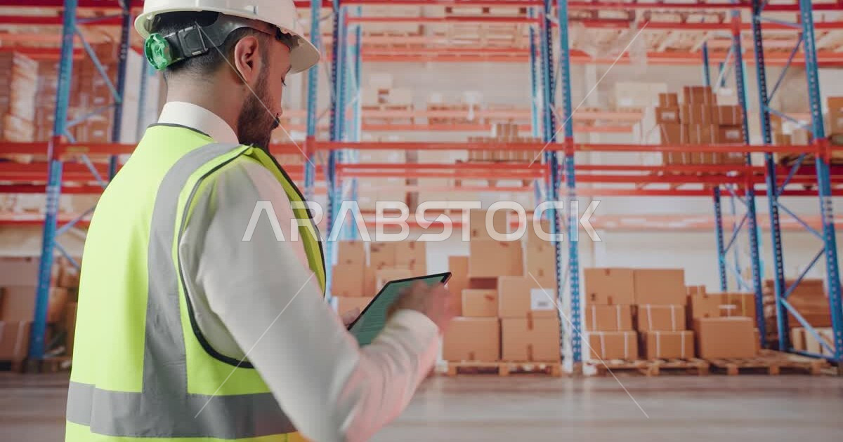 Photography from the back of the manager of arranging and organizing ...