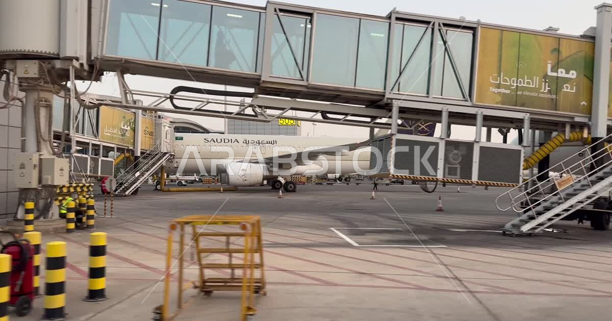 Air transport means, famous tourist attractions, the runway hyperlabs ...