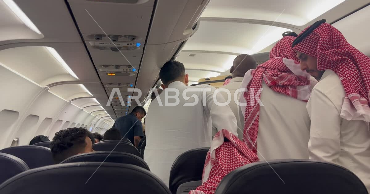 Boarding passengers and pilgrims on the plane, Jeddah International ...