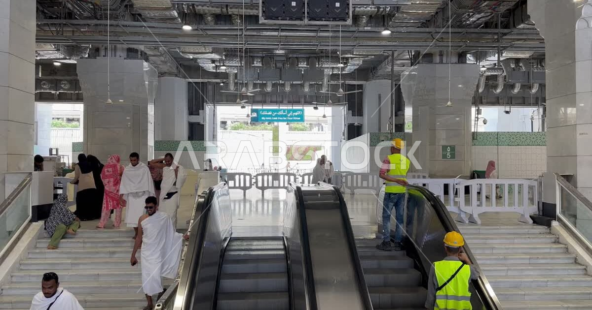 Pilgrims of the Sacred House of God in the Holy Mosque of Mecca ...