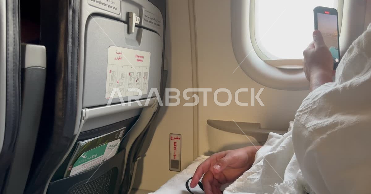Mobile video filming, a close-up of a Saudi Arabian Gulf man sitting in ...