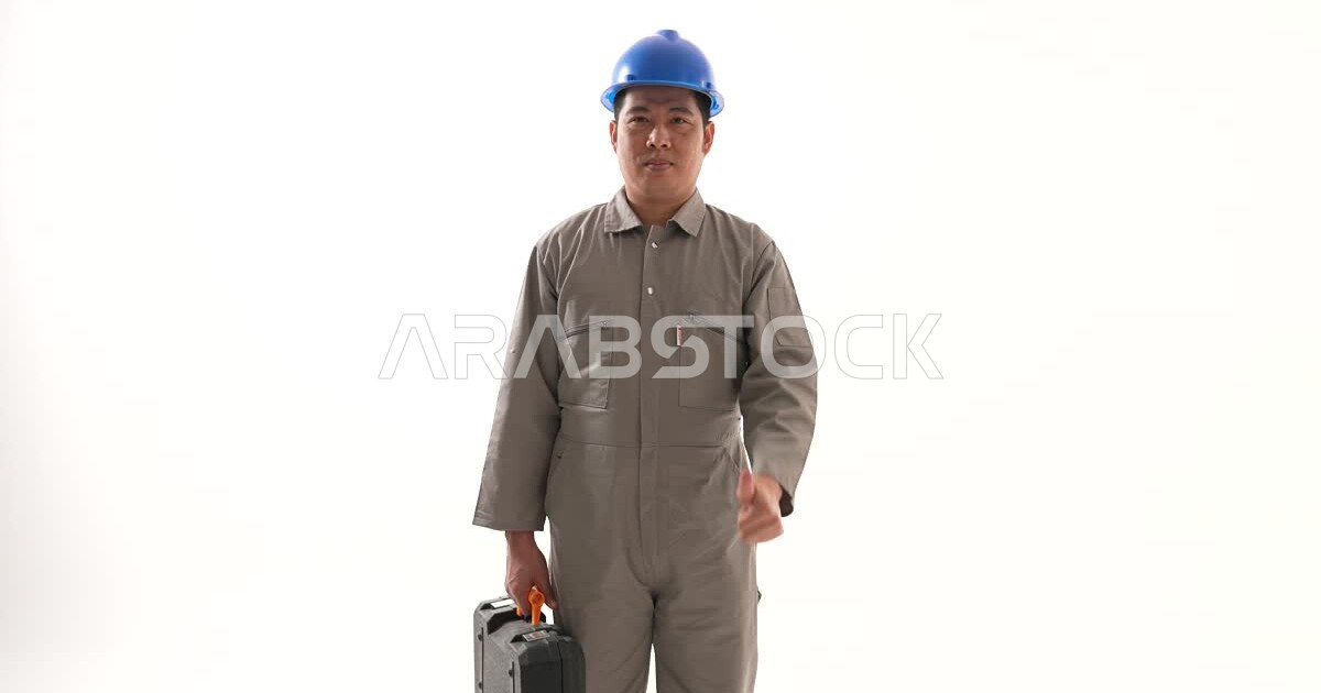 كروما لمهندس معماري فلبيني يرتدي الخوذة الواقية ويرفع اصبع الابهام ...