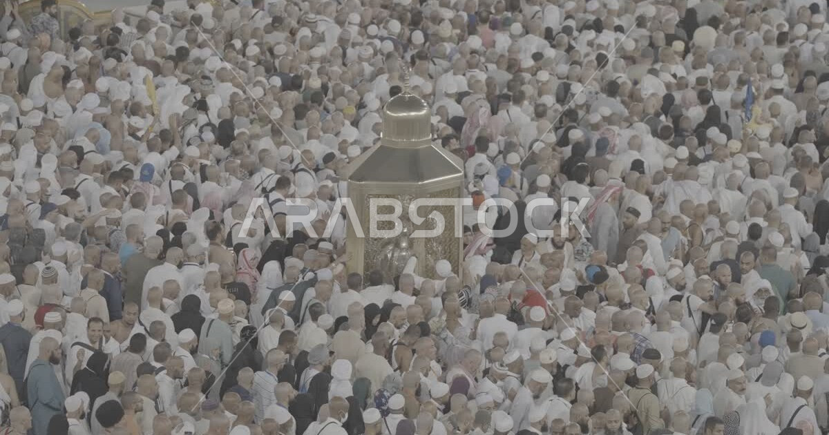 The shrine of our master Ibrahim in the courtyards of the Holy Mosque ...