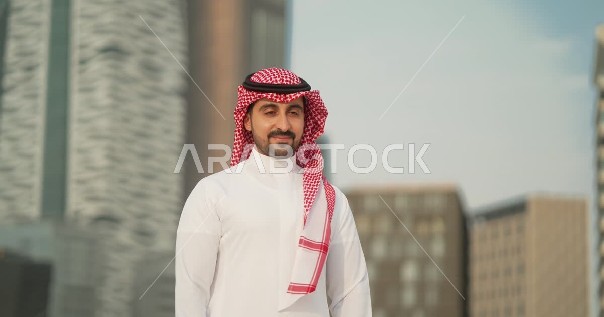 Standing proudly and proudly of the Saudi state, gestures of happiness ...