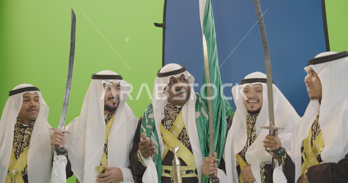 Wearing the popular Dhakla and Ghutra, costumes for traditional ...