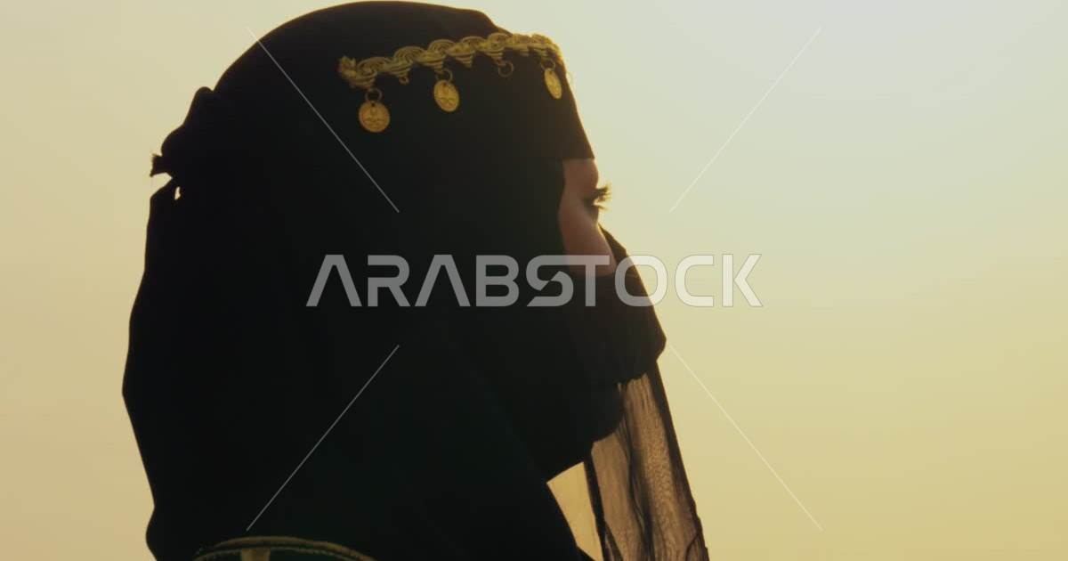 Wearing the costumes of the people of the central region on national ...