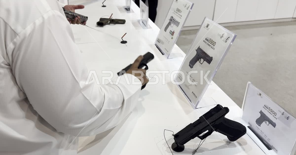 Displaying various types of hunting weapons, reviving the spirit of ...