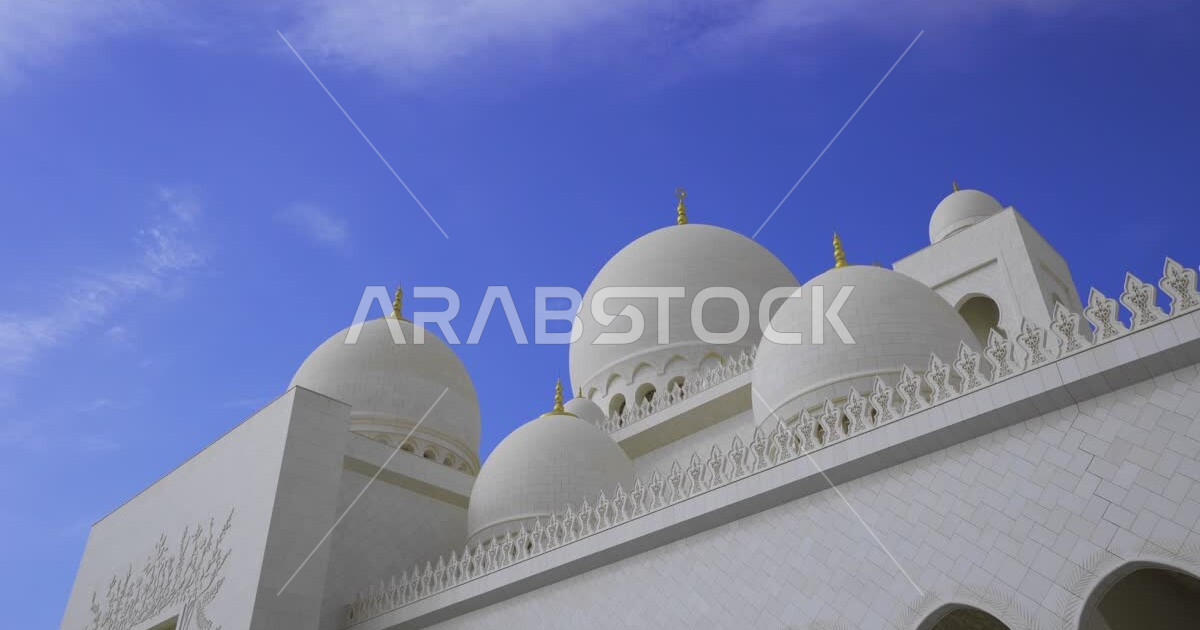 A close-up of the domes and minarets in the Sheikh Zayed Grand Mosque ...