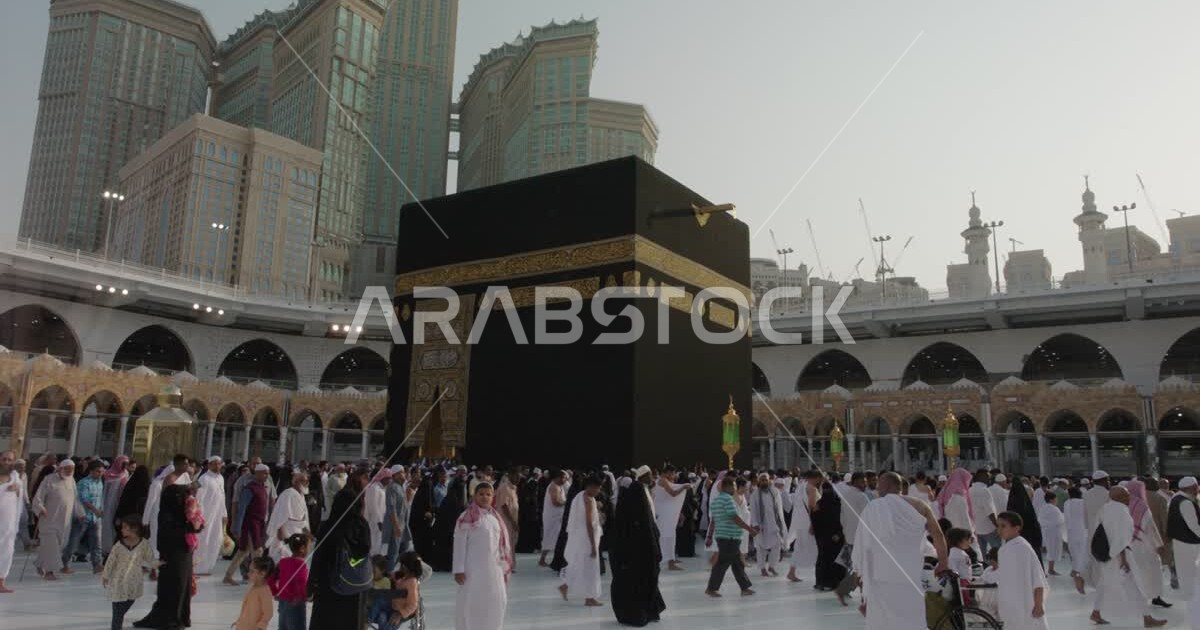 Pilgrims circumambulating the Holy House of God around the Holy Kaaba ...