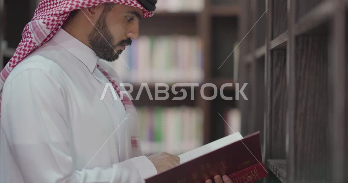Saudi Arab libraries،Reading books in the university library, the ...