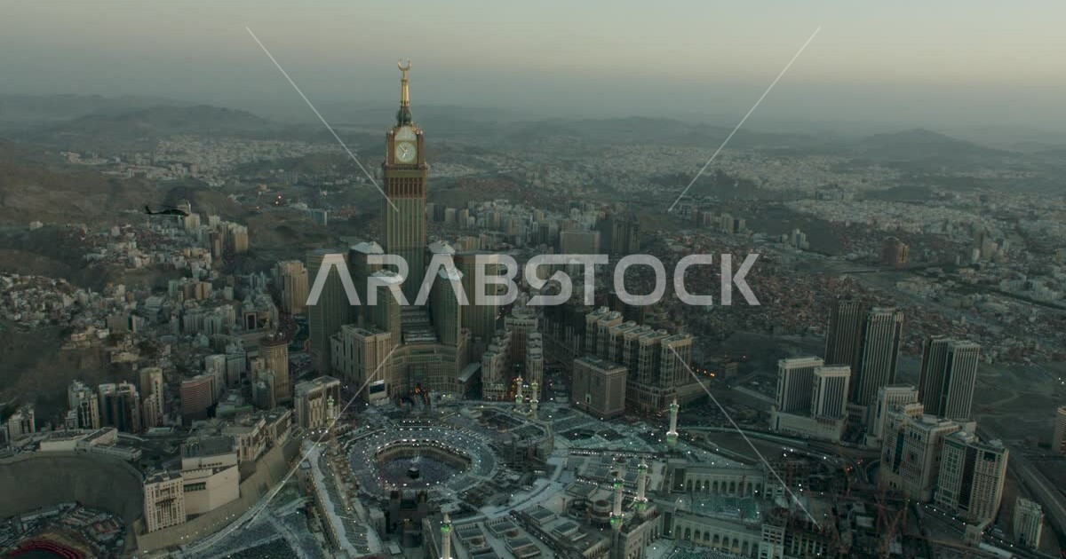 The Royal Clock Tower overlooking the Grand Mosque, architectural art ...