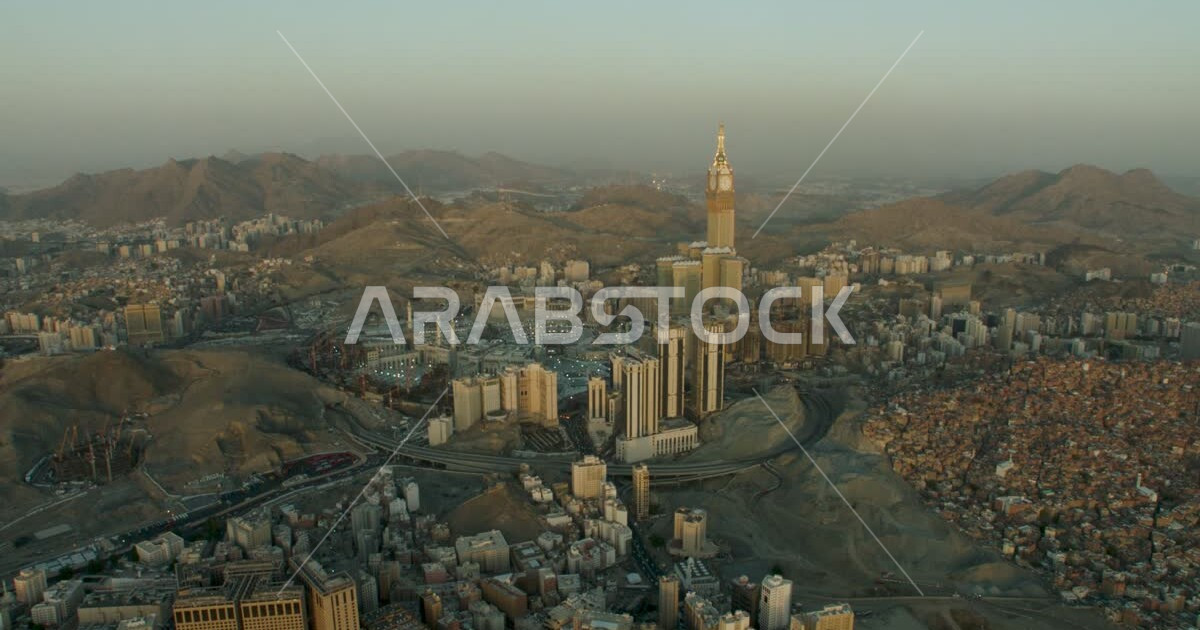 The Royal Clock Tower overlooking the Grand Mosque, architectural art ...