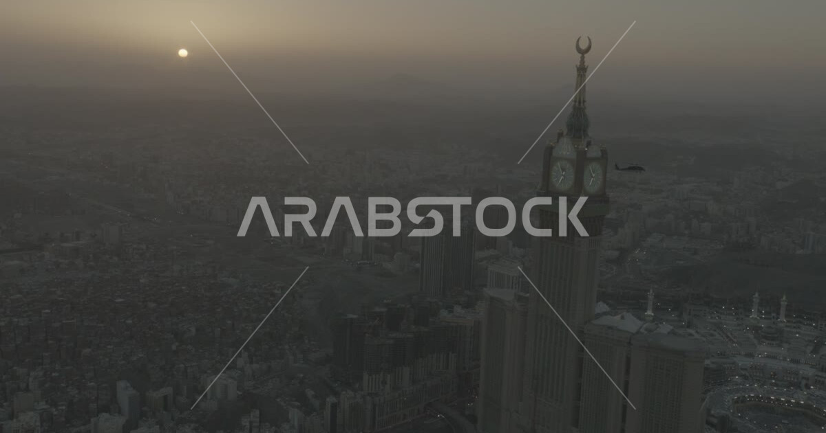 The Royal Clock Tower overlooking the Grand Mosque, architectural art ...