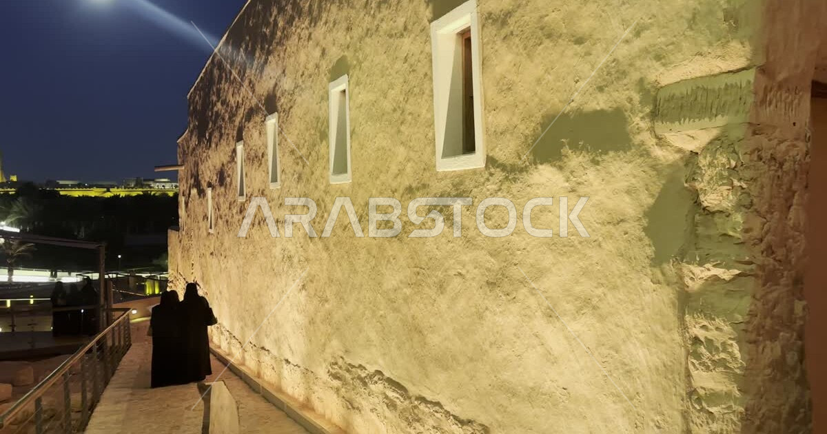 The influx of tourist trips to visit the historical museum in Salwa ...