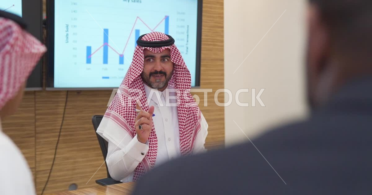Administrative meeting with a group of Saudi Gulf people in the ...